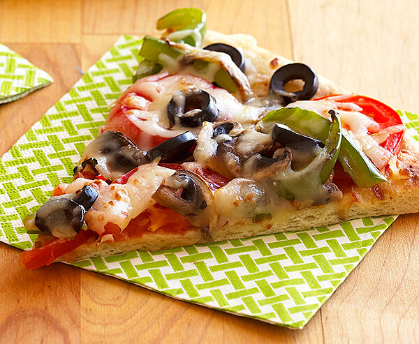 Pizza with Black Olives and Pepperoni | Lindsay